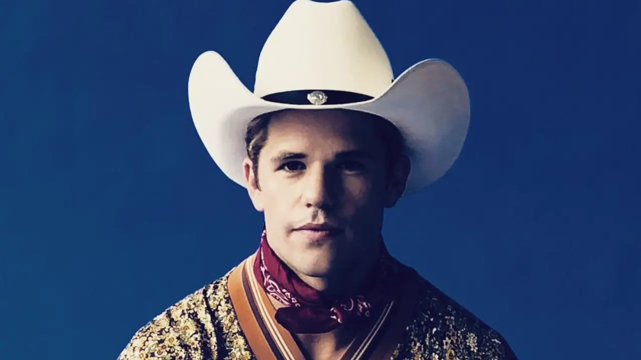 Charlie Carver Girlfriend: The Twins Actor from The Batman and His ...