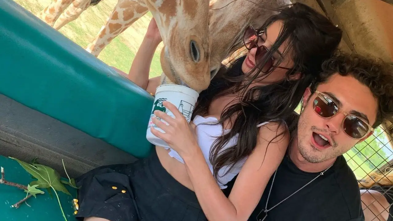 Darren Barnet Girlfriend 2021 - Never Have I Ever Star is Dating ...