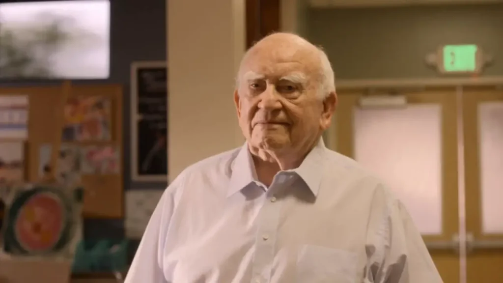 Ed Asner in Dead to Me: Why Did He Leave the Show? How Did He Die ...