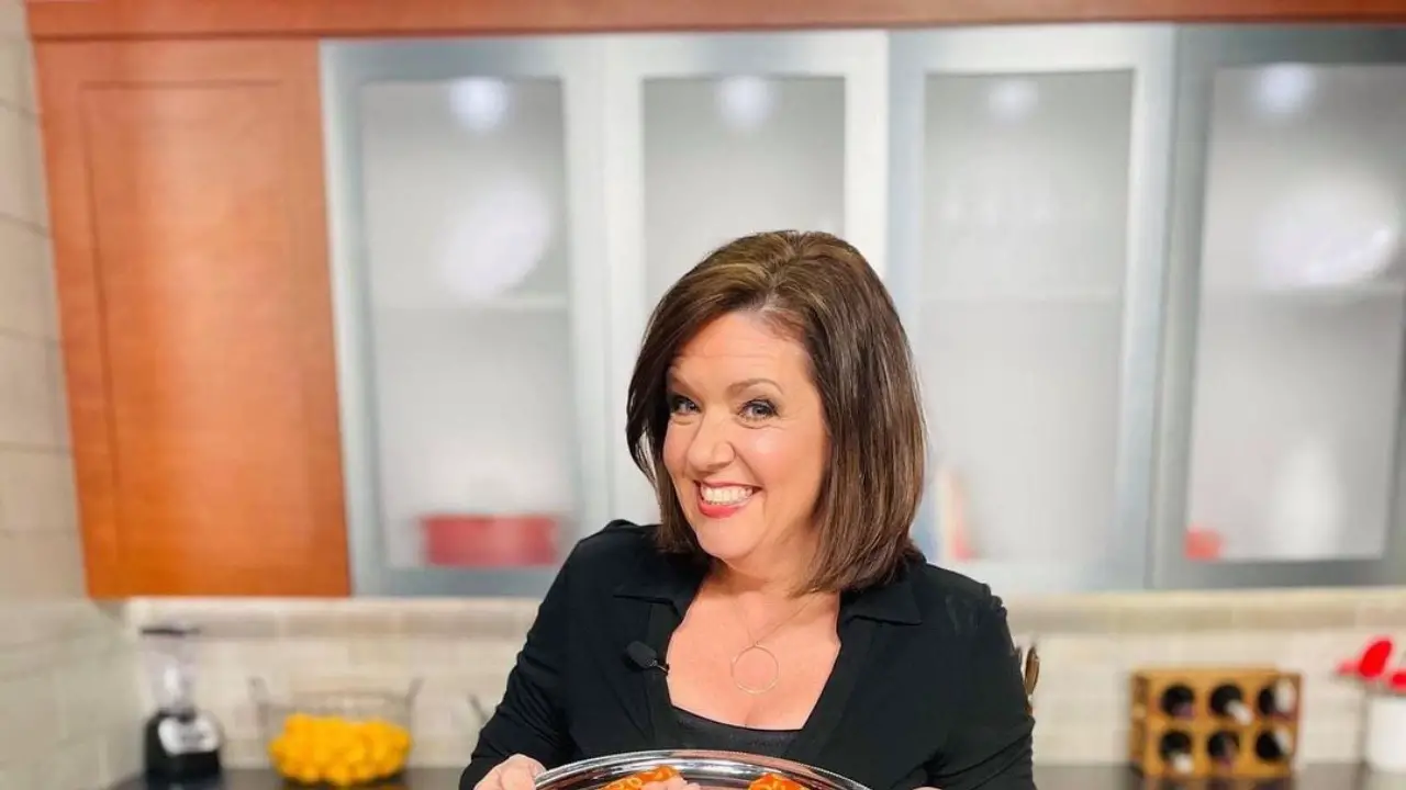 Robin Baumgarten Boyfriend 2021 - WGN-TV Hosts' Family Life, Weight ...