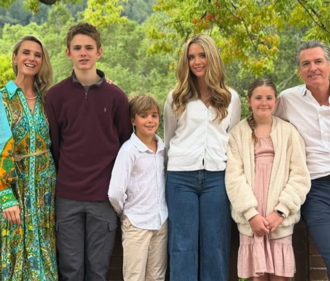 Neil Sedaka's Wife Leba and 2 Children: Meet His Family