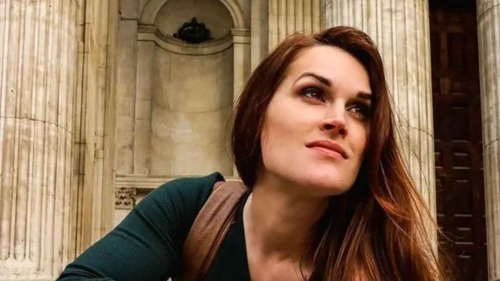 Elizabeth Rowe, the Winner of Is It Cake: London Baker’s Incharge Trans ...