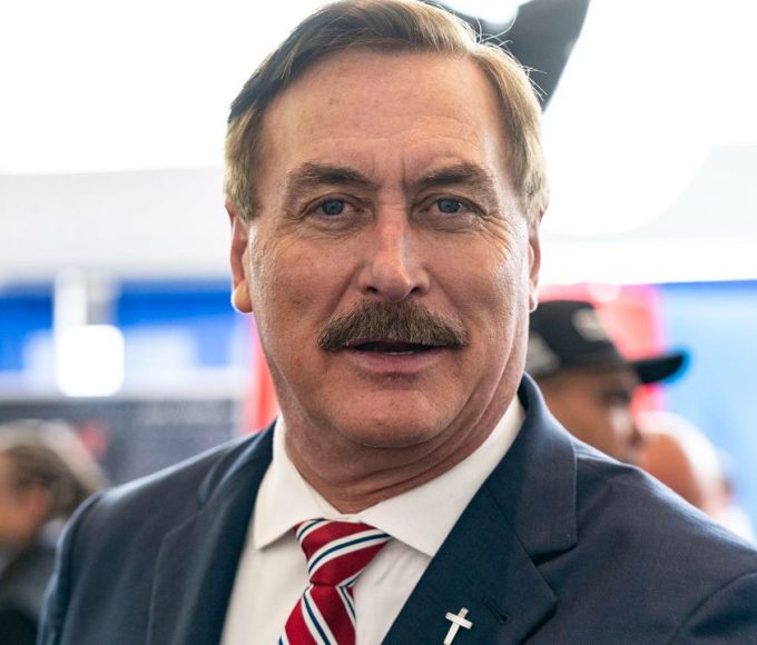 'Lost' Star Jorge Garcia Married Rebecca Birdsall After a Year of ...